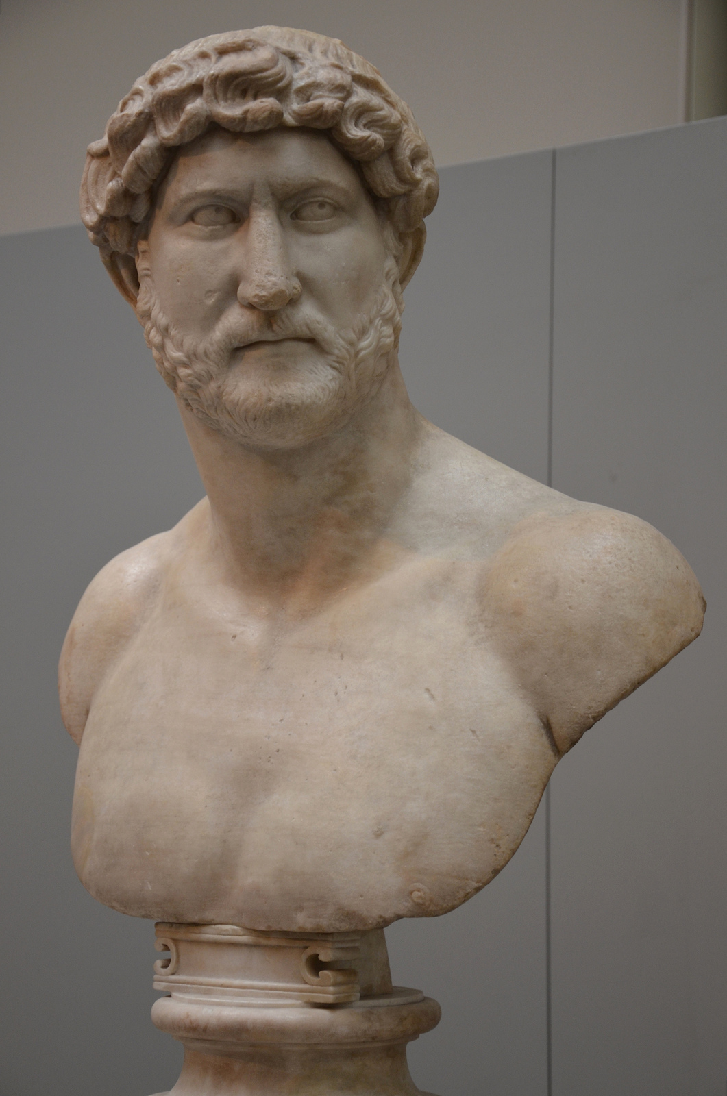 FOLLOWING HADRIAN Portraits of Hadrian