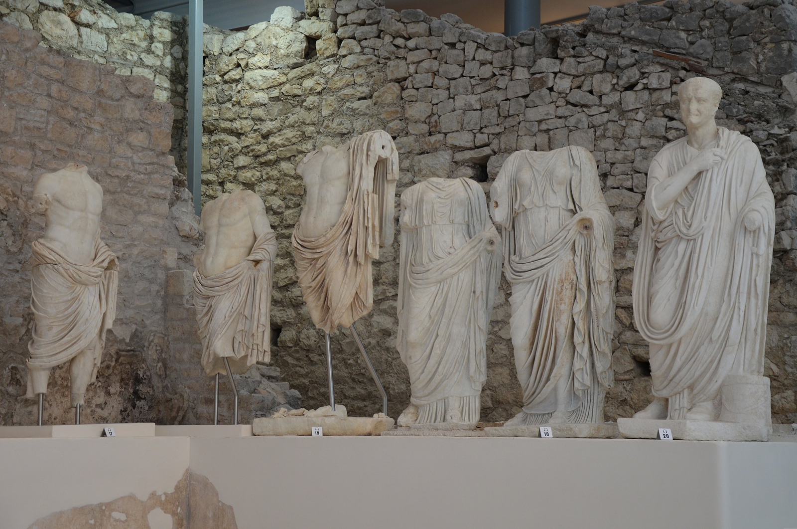 The Augusteum at Narona (Croatia) FOLLOWING HADRIAN