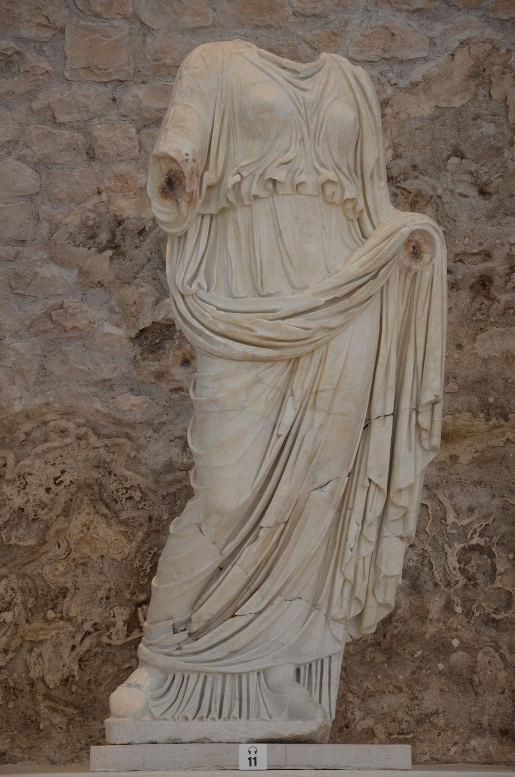 The Augusteum at Narona (Croatia) FOLLOWING HADRIAN