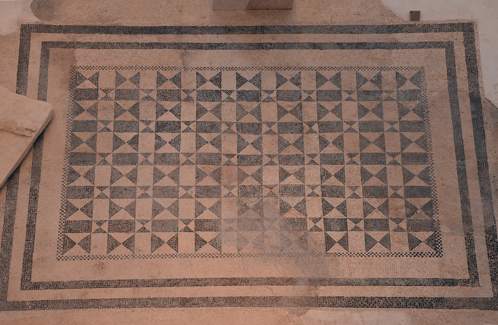 The Augusteum at Narona (Croatia) FOLLOWING HADRIAN