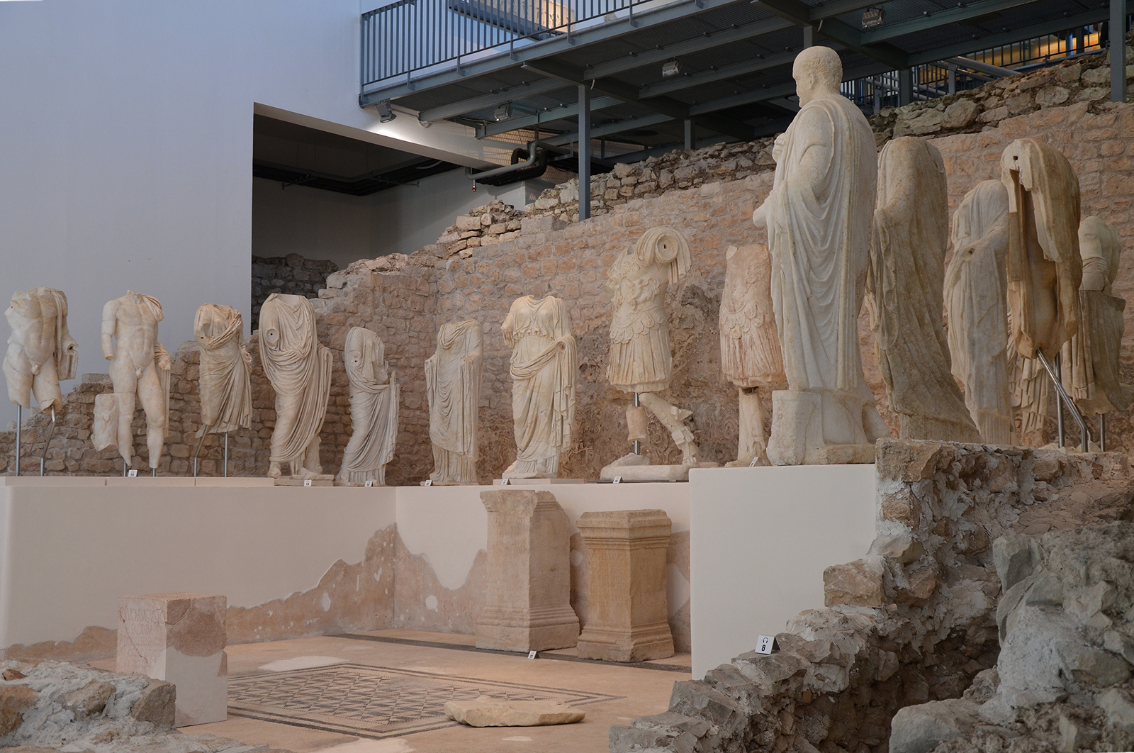 The Augusteum at Narona (Croatia) FOLLOWING HADRIAN
